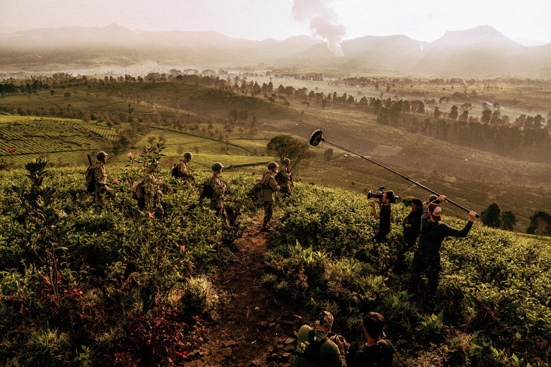 Op de set van ‘De Oost’: filmen terwijl het leger toekijkt - NRC