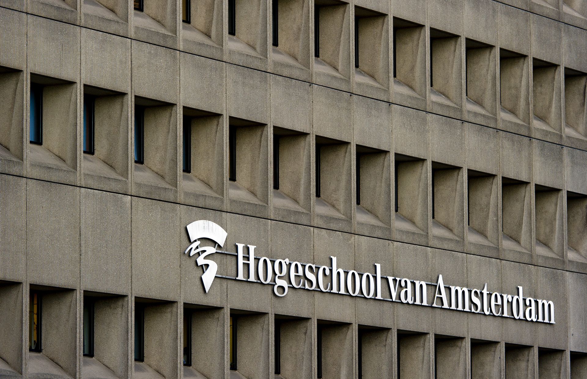 Universiteit en Hogeschool van Amsterdam doelwit van cyberaanval - NRC