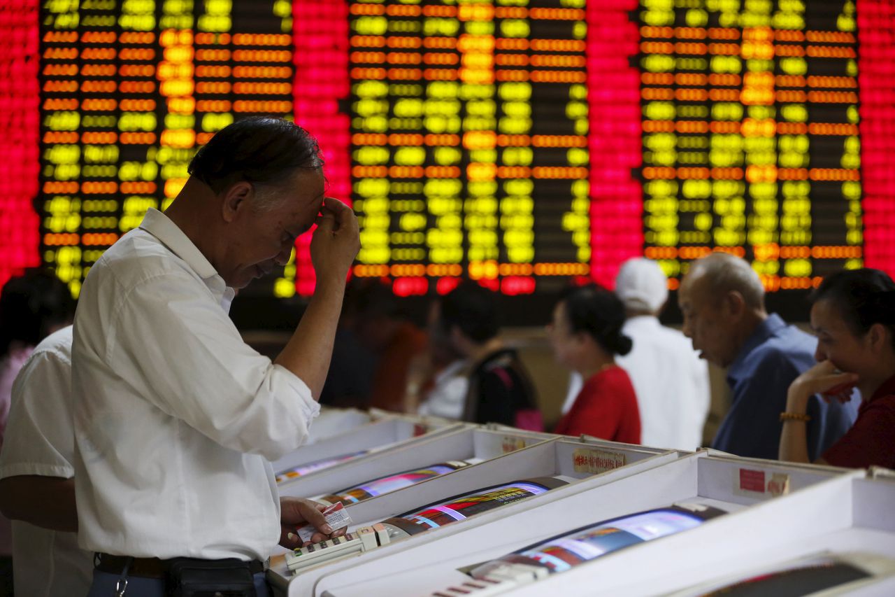 Nieuwe maatregelen in China na vrije val beurs - NRC