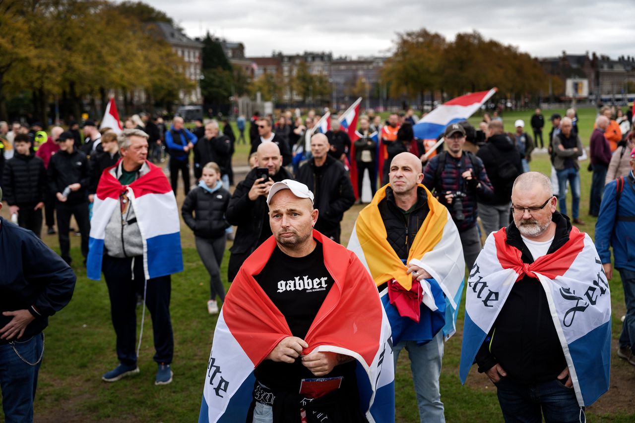 Extreemrechtse betoging loopt uit d hand. Heil Hitler wordt geroepen - NRC