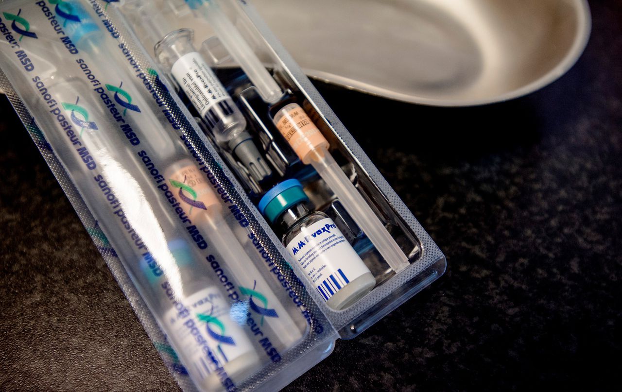 Vaccinatiegraad neemt af, Schippers wil onderzoek - NRC