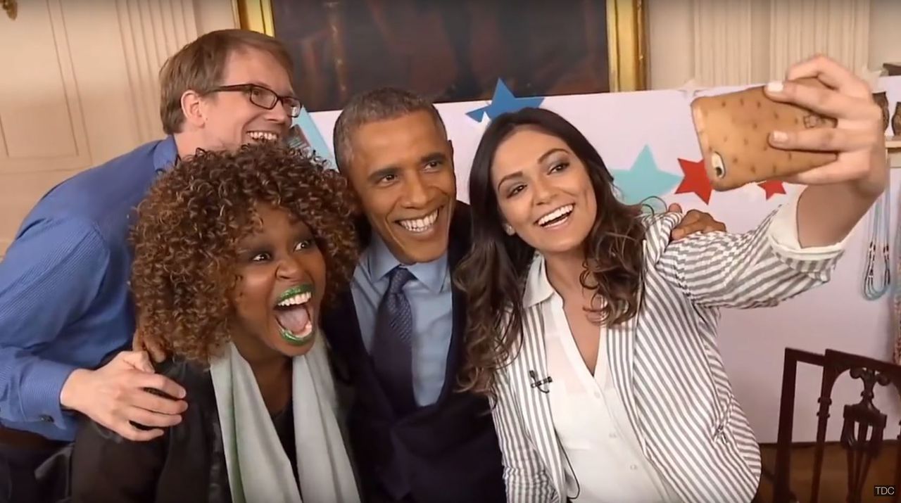 Bekende YouTubers interviewen Obama. Kijk live mee om 20:15 - NRC