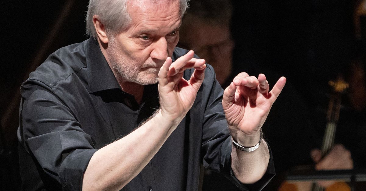 Voormalig chef-dirigent van het Radio Kamer Orkest Peter Eötvös ...