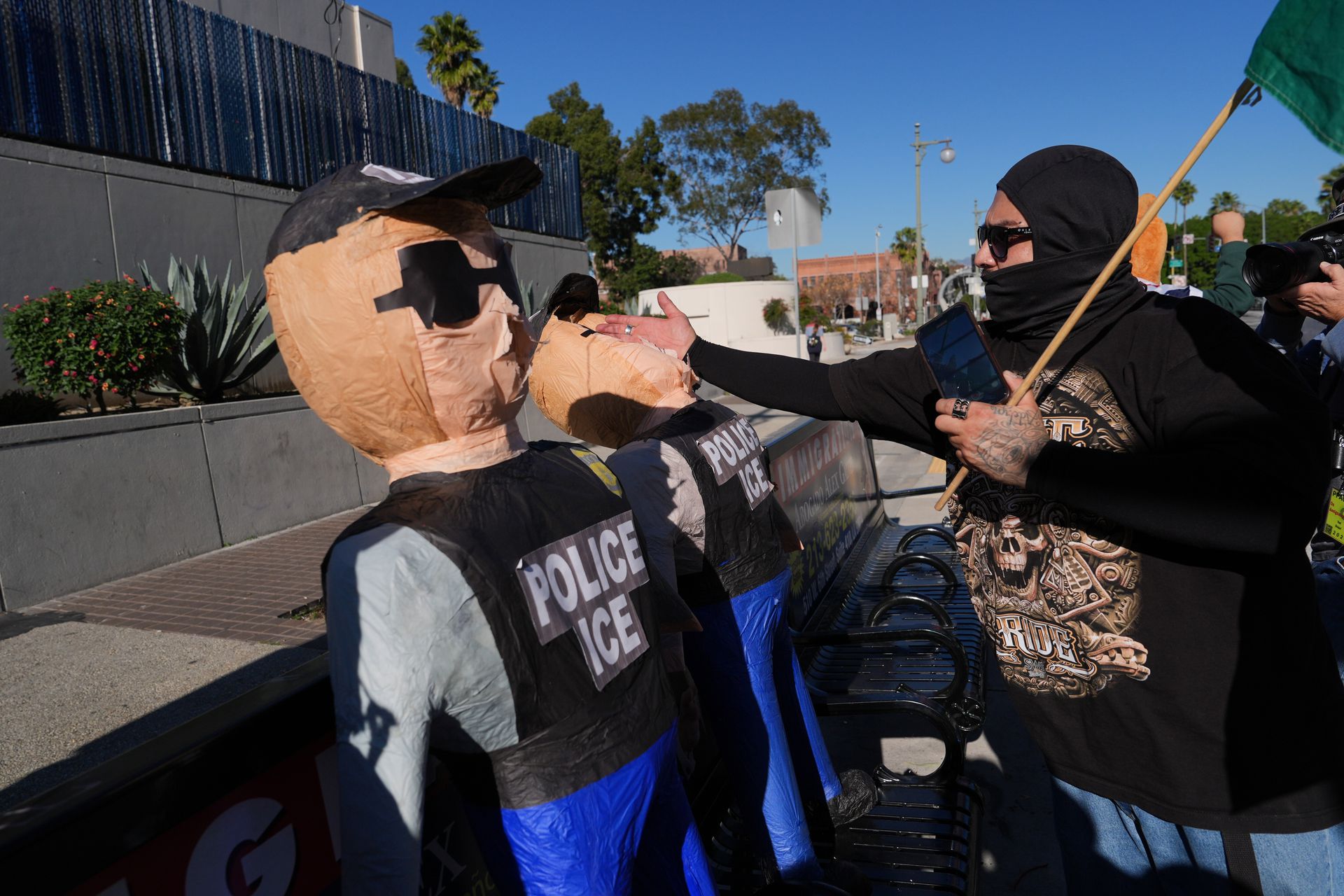 Federale rechter: ICE mag geen geweld gebruiken tegen vreedzame ...