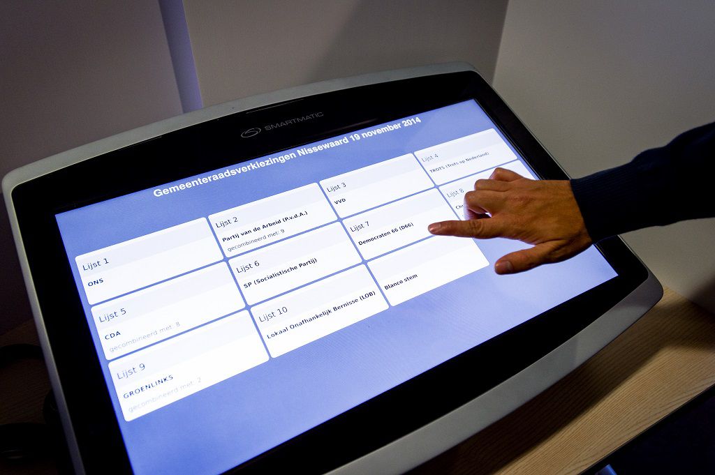 Tweede Kamer verwerpt experiment met stemprinters - NRC