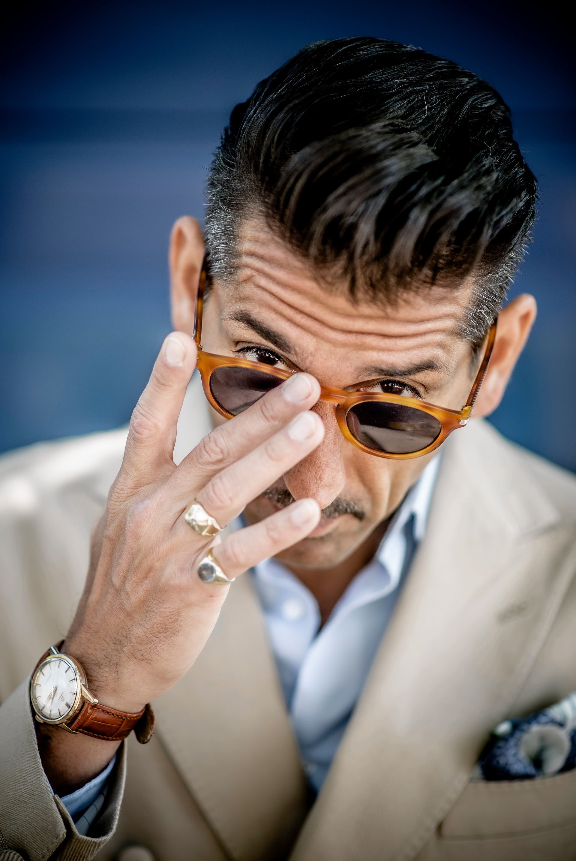 Zanger Danny Vera: ‘Ik heb een snor, een vetkuif en een gitaar met goud ...