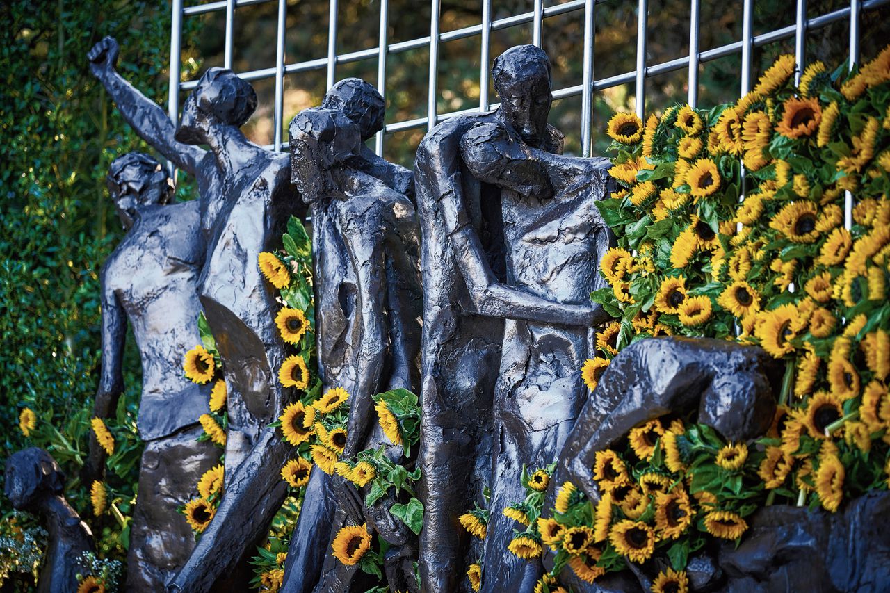 Opinie | Herdenken is herwaarderen, eerherstel en rechtzetten - NRC