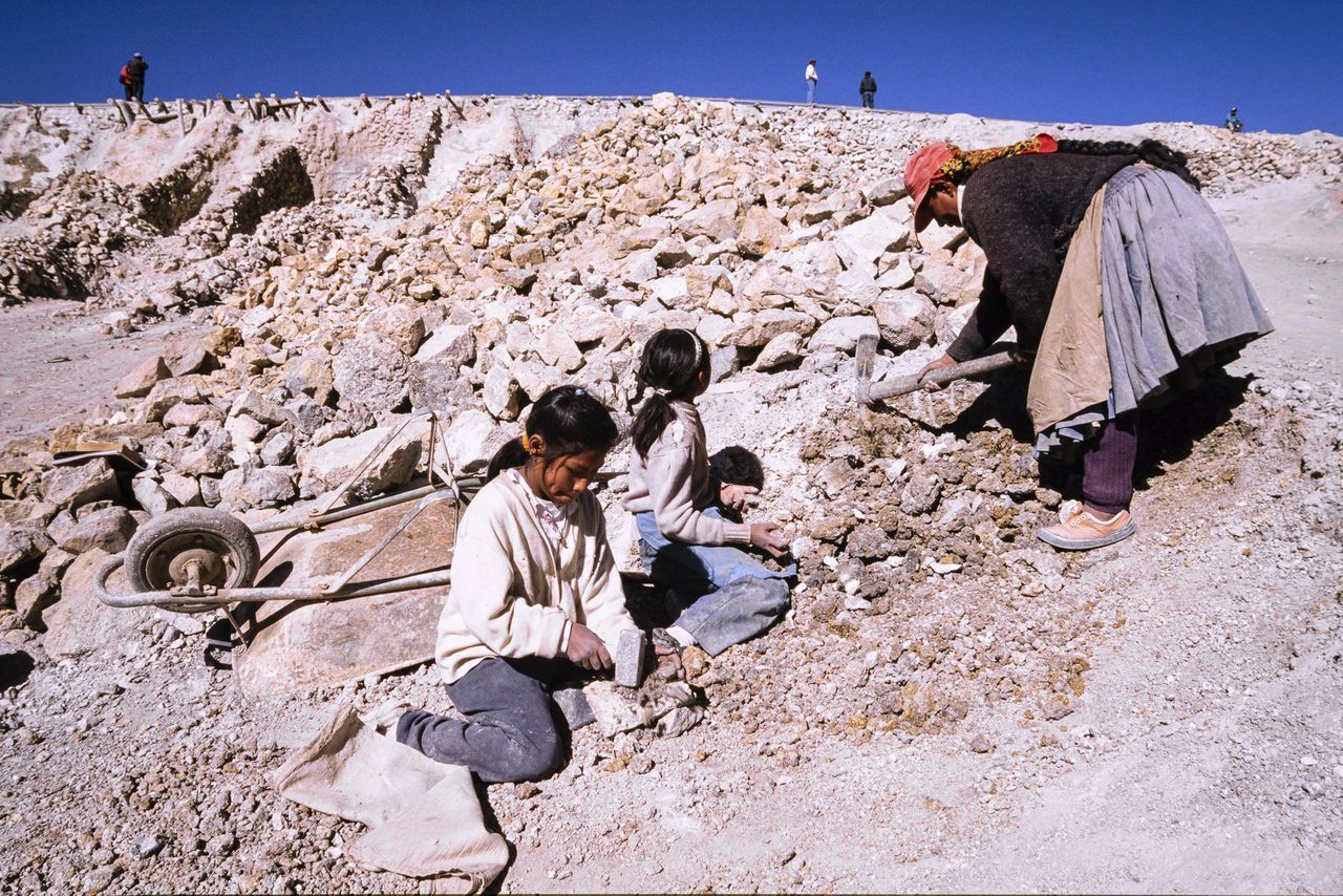 Bijna 50 miljoen mensen leefden vorig jaar in moderne slavernij - NRC