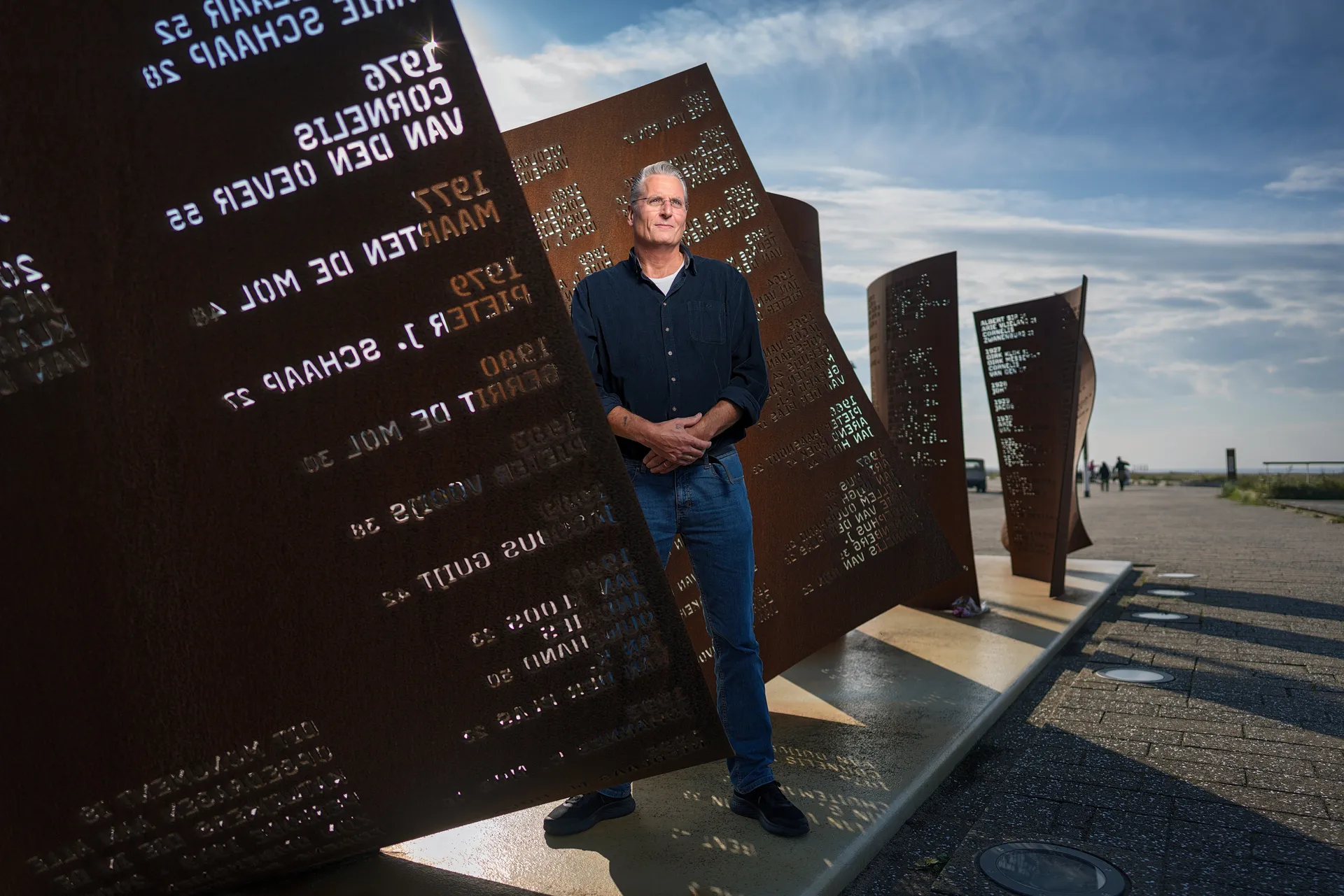 Zij speuren de zeebodem af, op zoek naar gezonken kotters en antwoorden ...