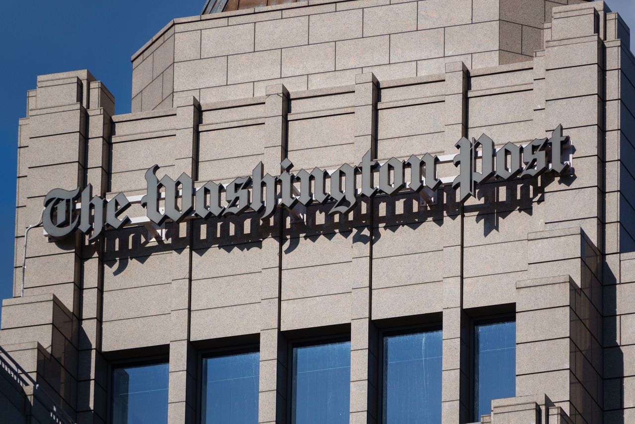 FBI doorzoekt huis van Washington Post-journalist en nemen onder meer ...