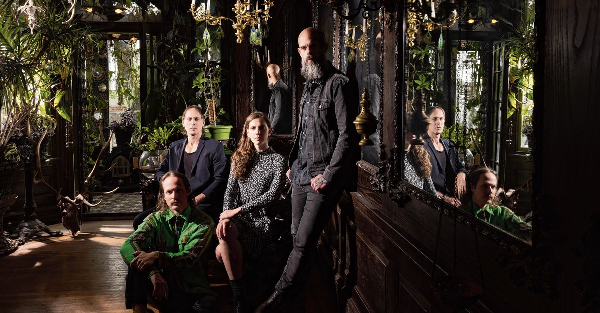 ‘Baroness is als de oerknal en beweegt nu naar alle kanten tegelijk’ - NRC