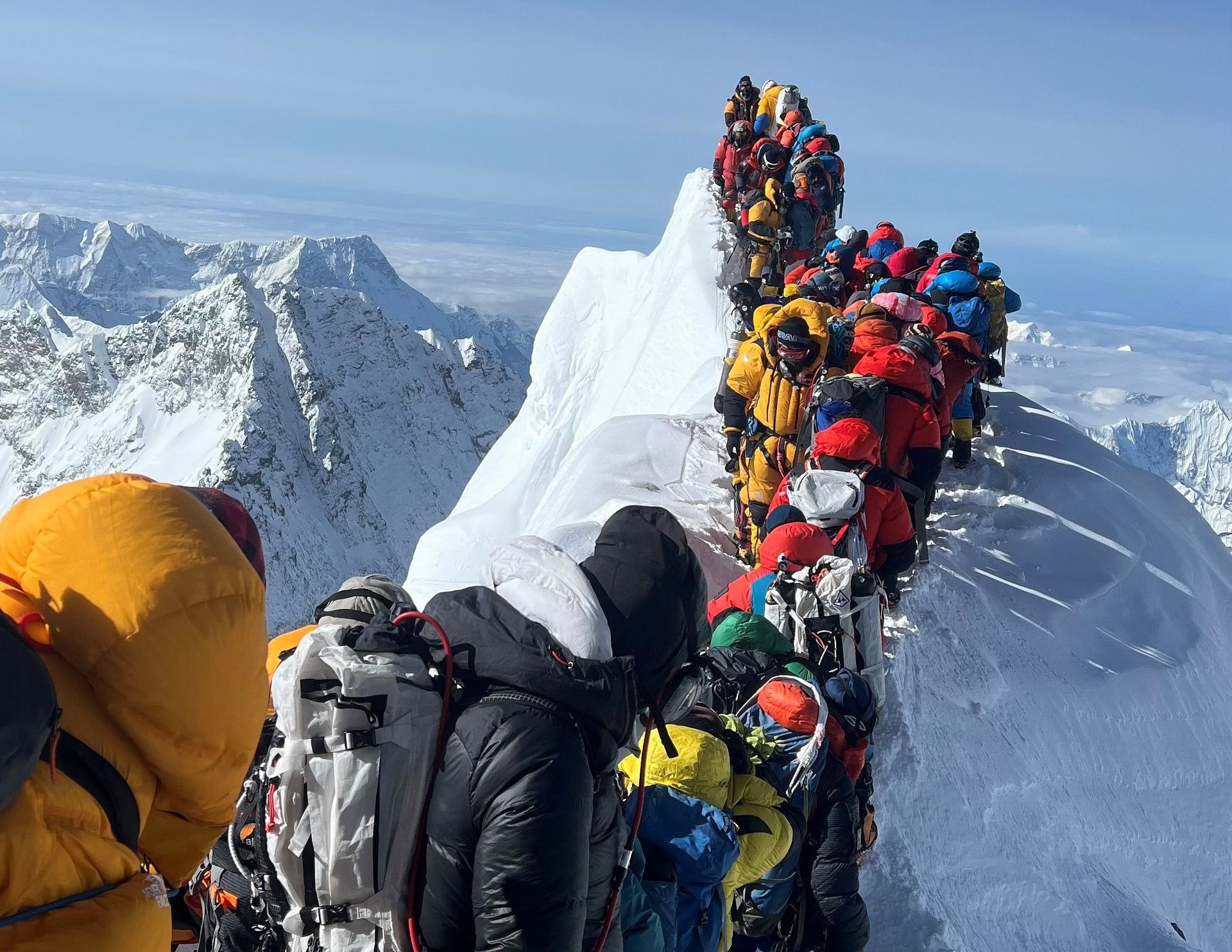 In een poging de Mount Everest te ontlasten van toeristen, maakt Nepal ...