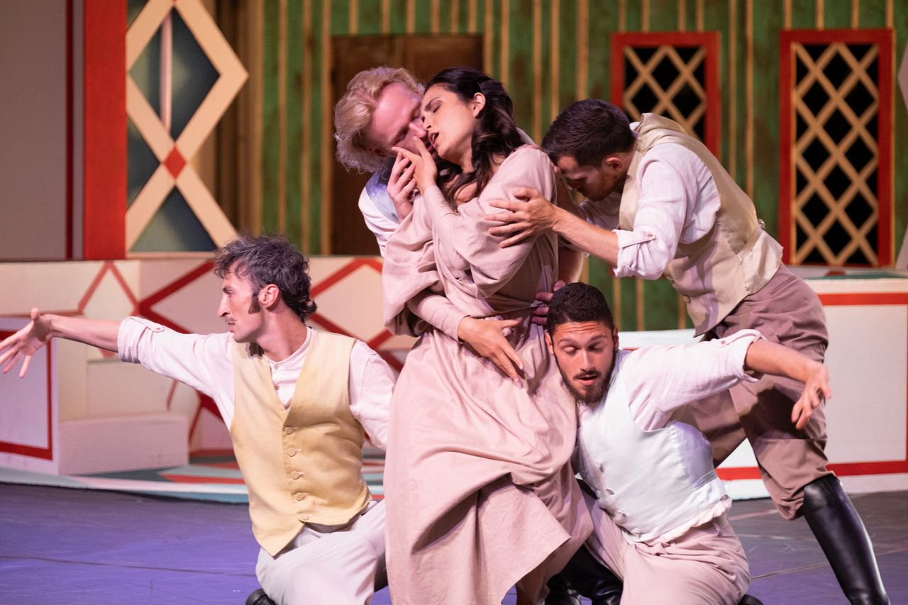 In een Fries weiland zijn de makers van Opera Spanga vrij. ‘Ik heb liever een storm dan een ...