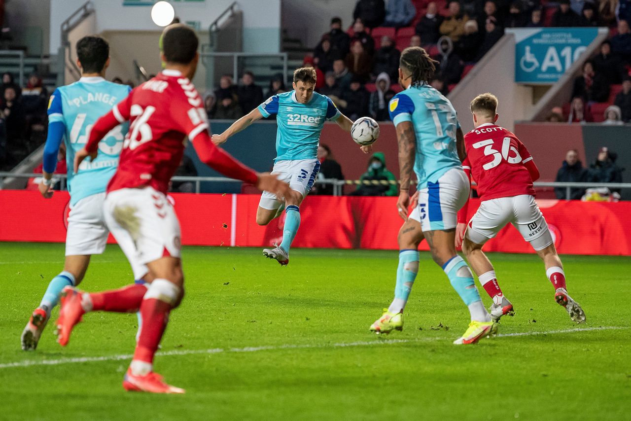 Gaat het Engelse voetbal op de schop? - NRC