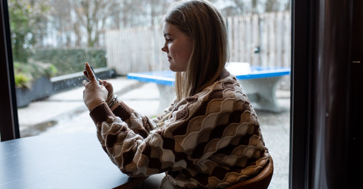 Met een Nokia werd Julia haar verslaving aan sociale media de baas - NRC