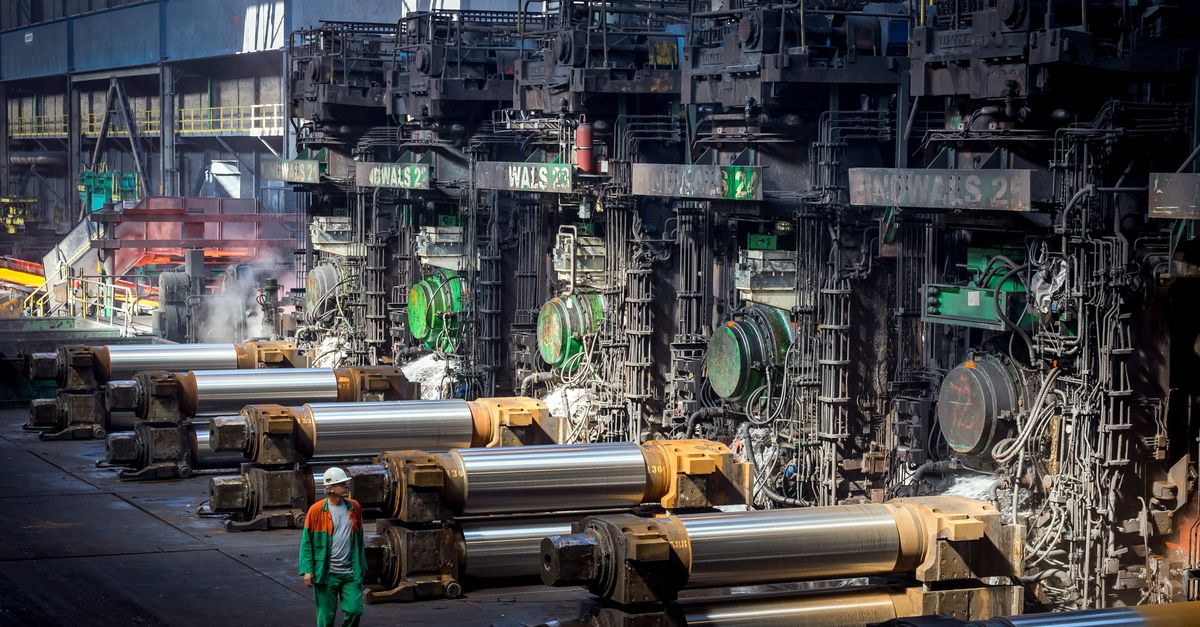 Industriële productie ‘ineens’ voor het eerst in drie jaar gekrompen - NRC