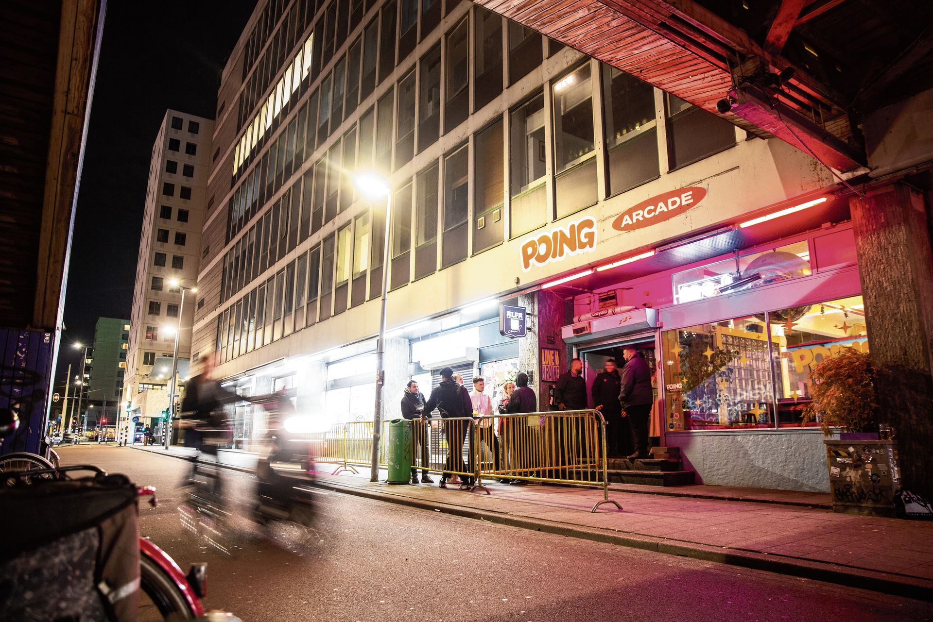 Bij Rotterdamse club Poing dans je zelfs in het washok - NRC