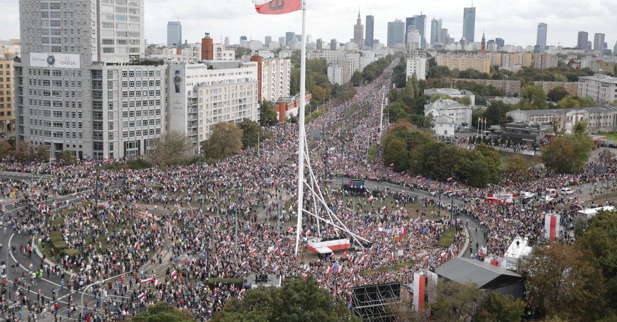 Miljoen mensen de straat op in Warschau: ‘grootste demonstratie in de ...