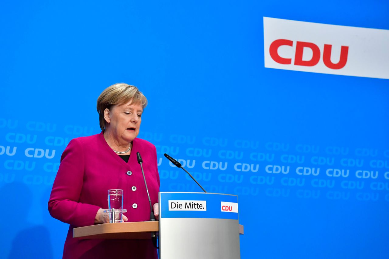 Merkel geeft leiding CDU op, wil nog kanselier blijven - NRC