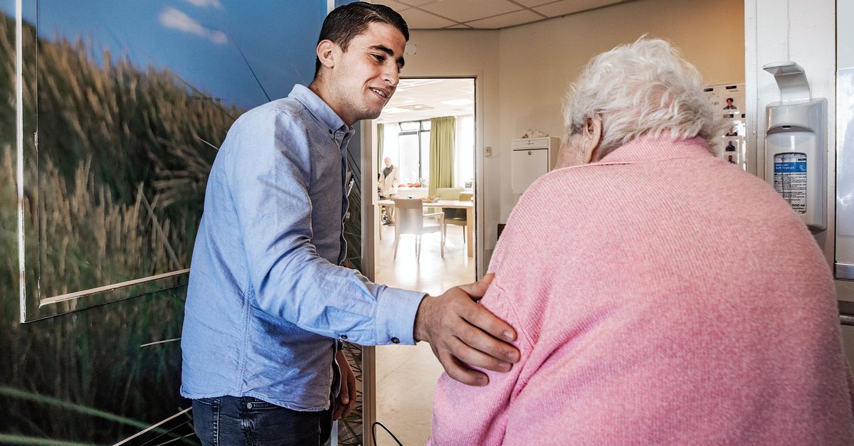 Inburgeren en tegelijk een baan vinden lukt vaak niet - NRC