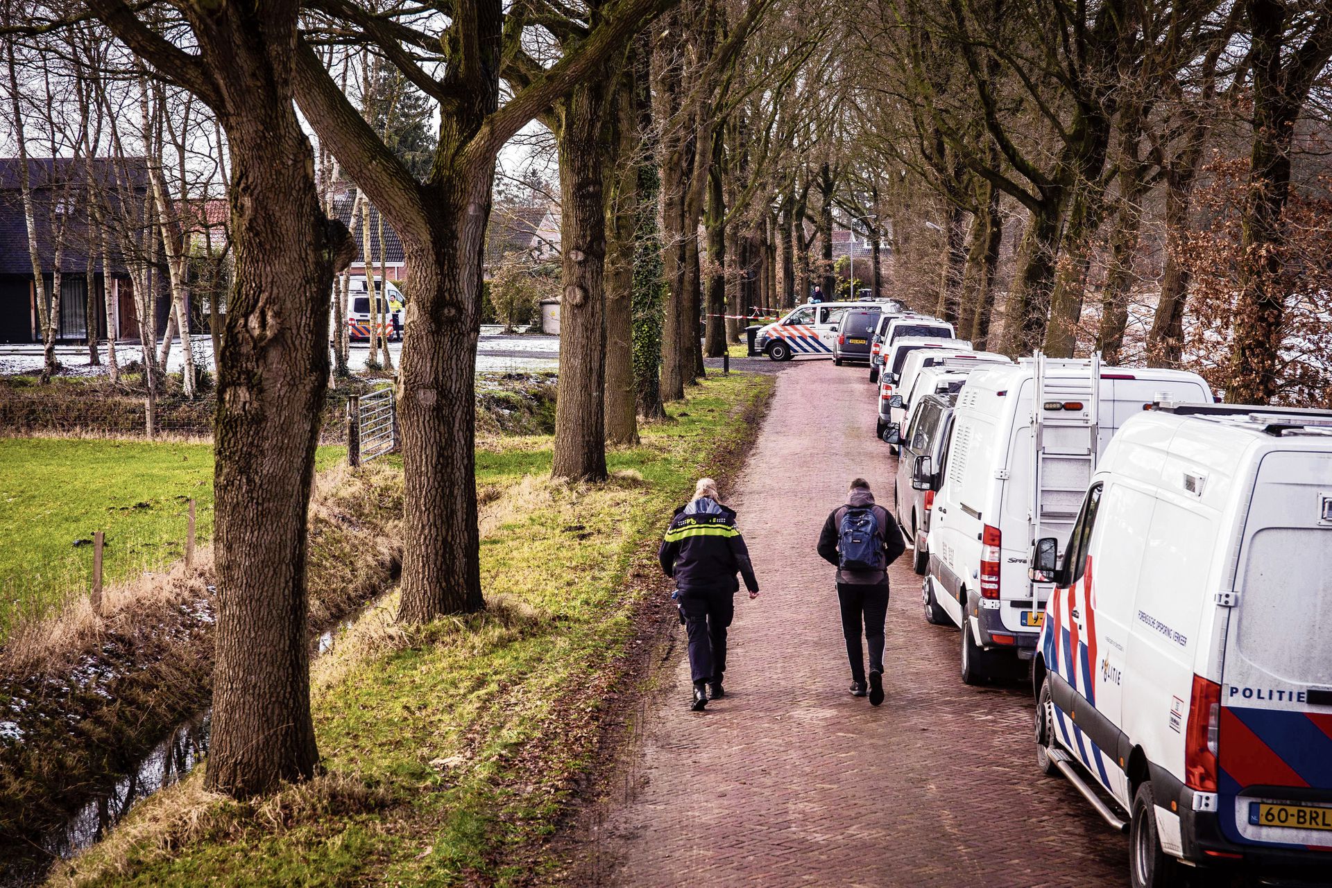 Dubbele moord in Drents dorp dreunt nog na. ‘Alsof je in een heel slechte film bent beland’ - NRC