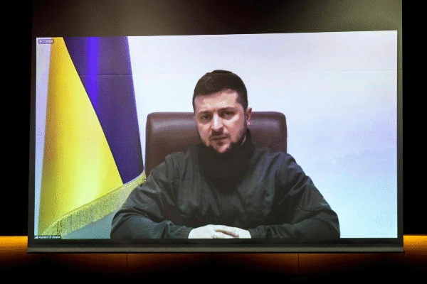 In zijn speeches is Zelensky dankbaar, aardig en hij deinst niet terug ...
