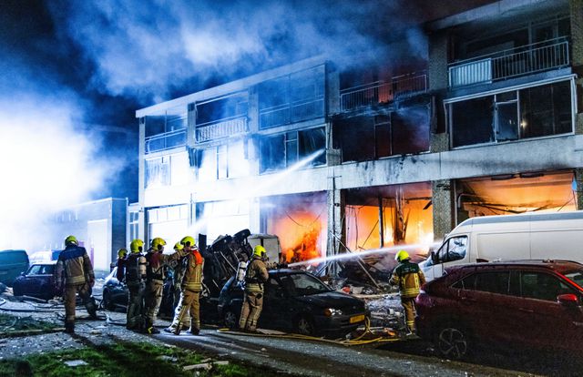 Drie vermisten na grote explosie en uitslaande brand in Rotterdam - NRC