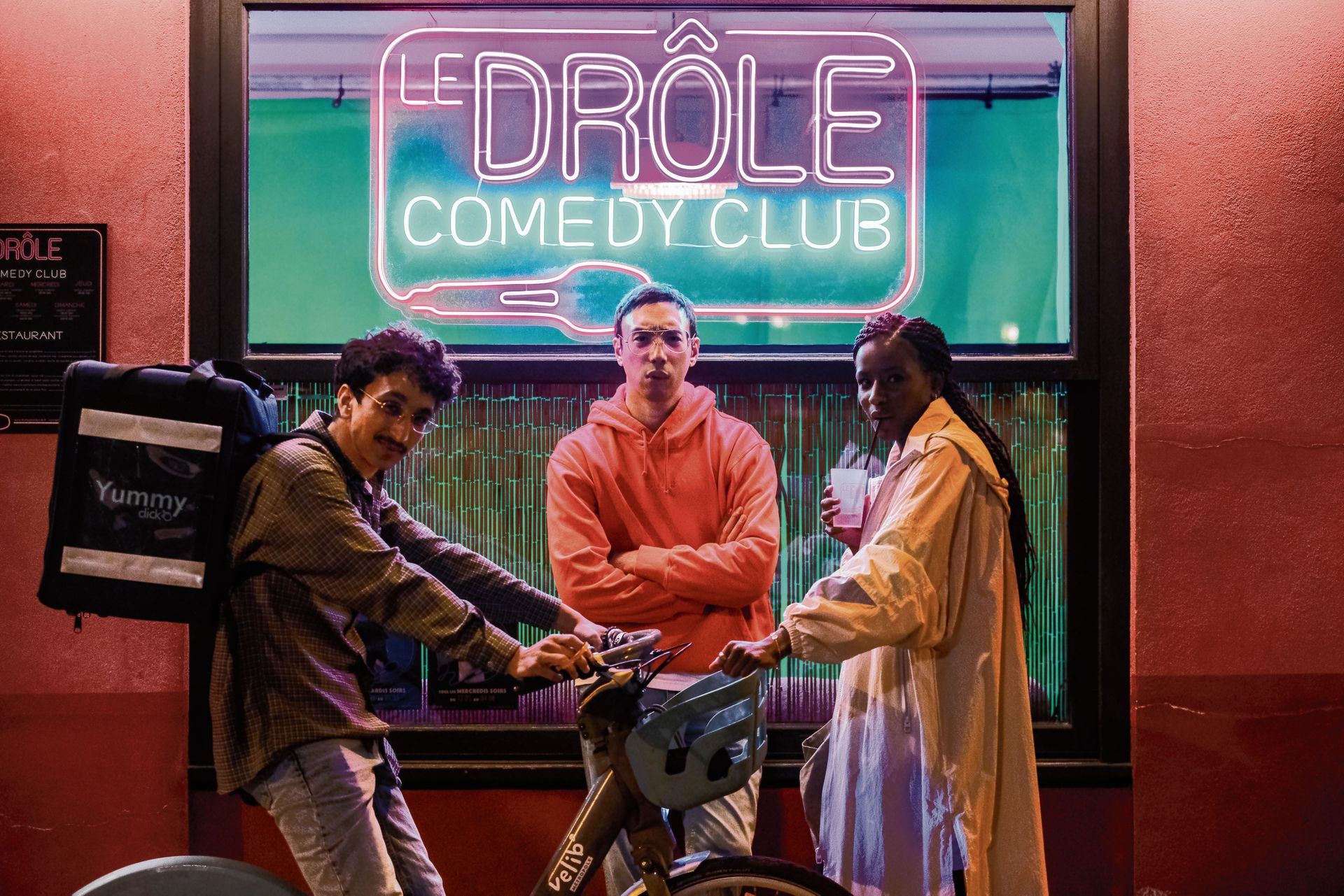 Op de rommelige personages van de Franse serie Drôle ( ) word je snel ...