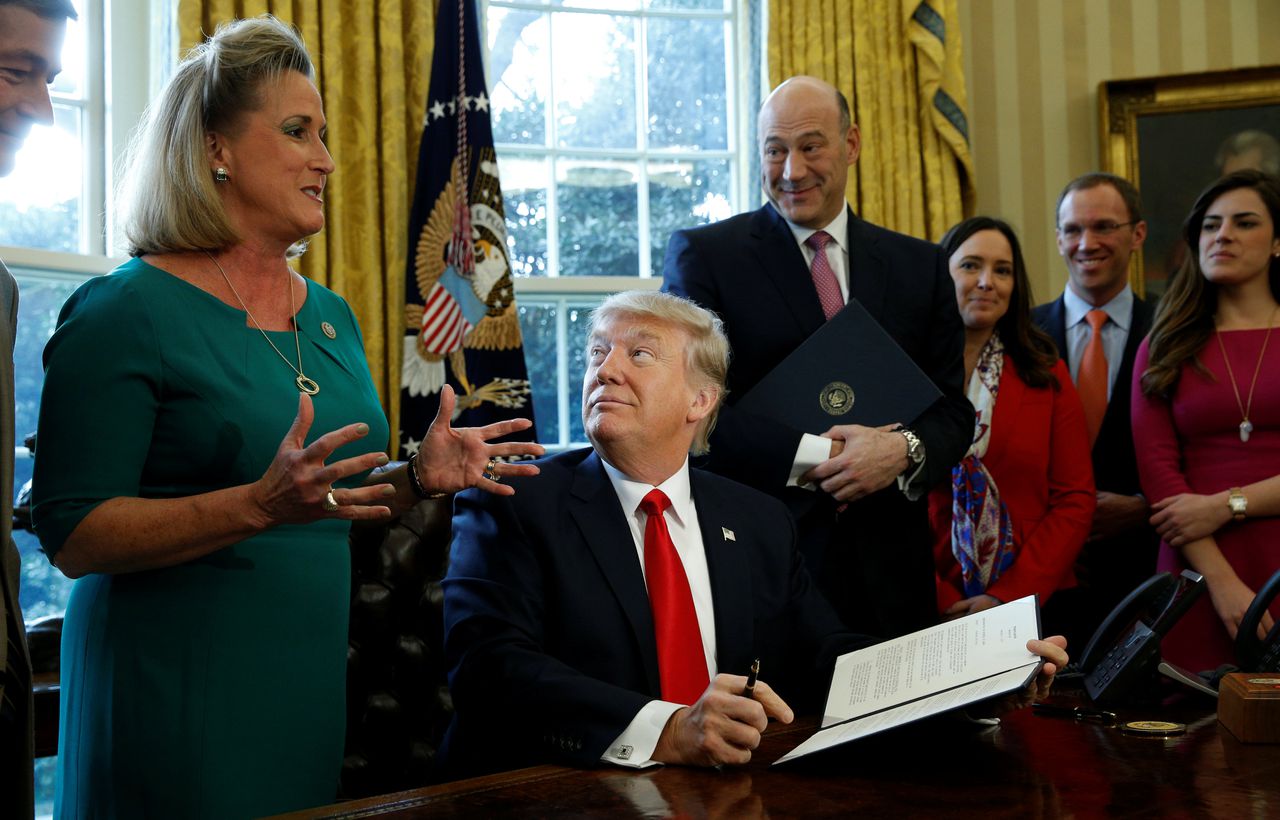 Trump begint met afbraak van strenge regelgeving voor banken - NRC