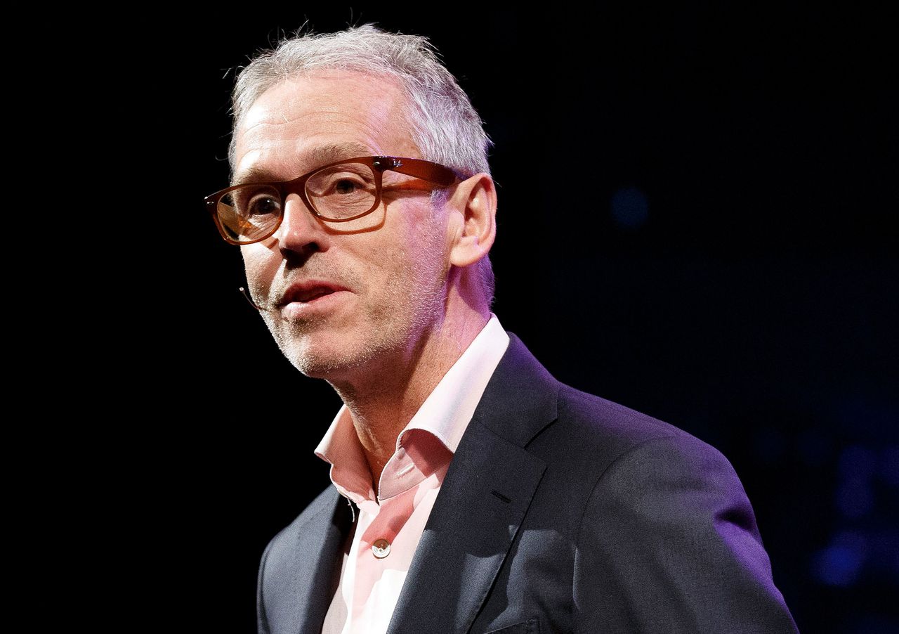 Derk Sauer wil The Moscow Times deels vanuit Nederland gaan maken - NRC