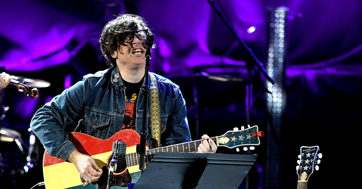 ‘Kijk me niet aan alsof ik verknipt ben’, verzint Ryan Adams ter plekke ...