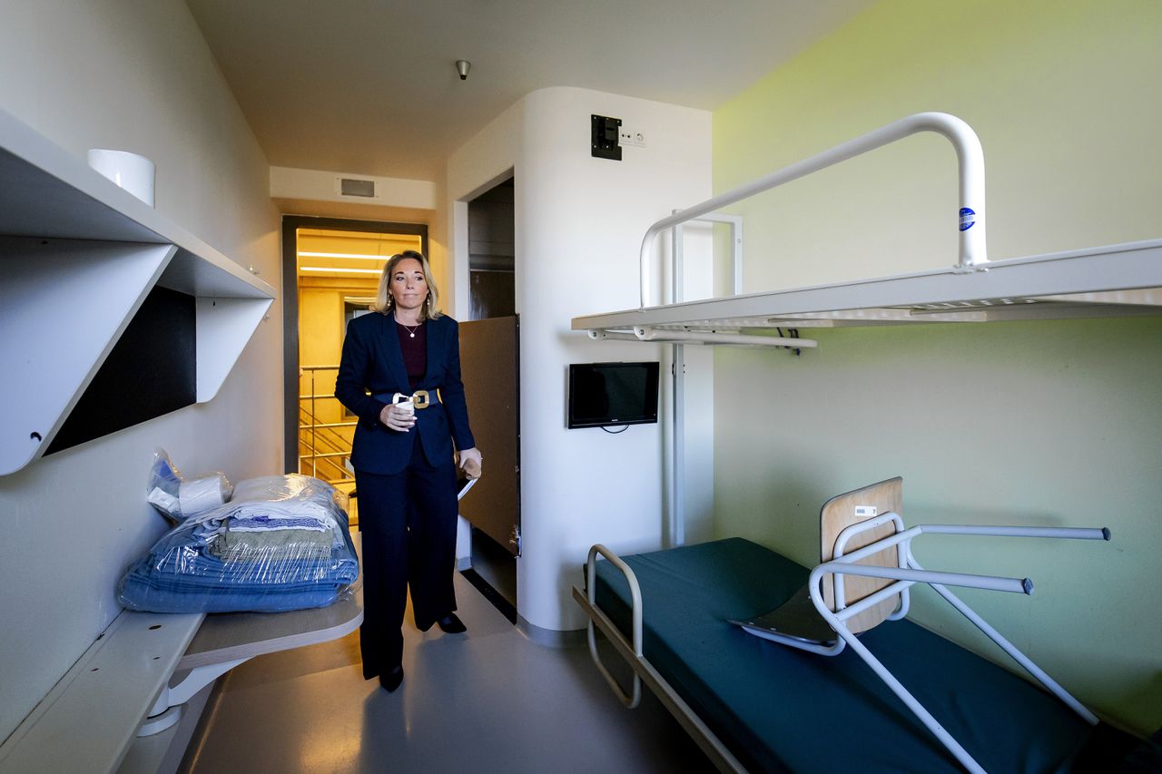 In de grootste gevangenis van Nederland zoekt Coenradie haar gelijk ...