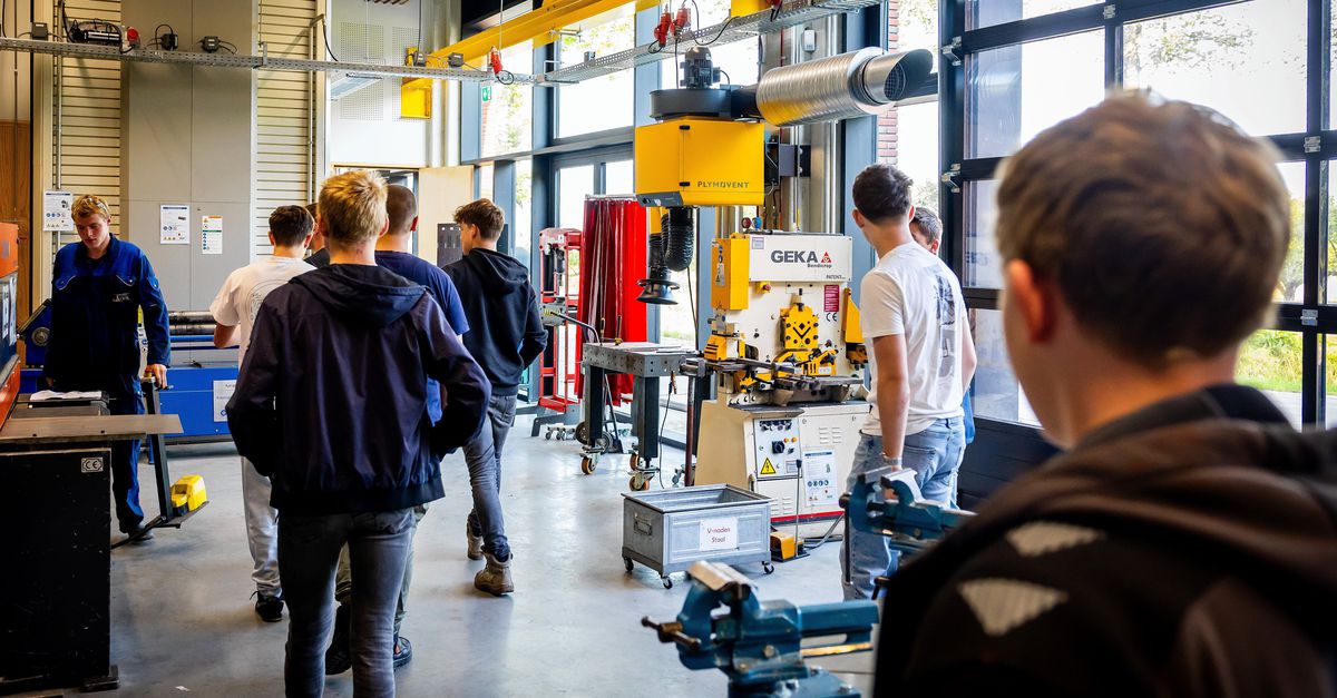Wat baankans en salaris betreft kiest de mbo-student ‘verkeerd’: te ...
