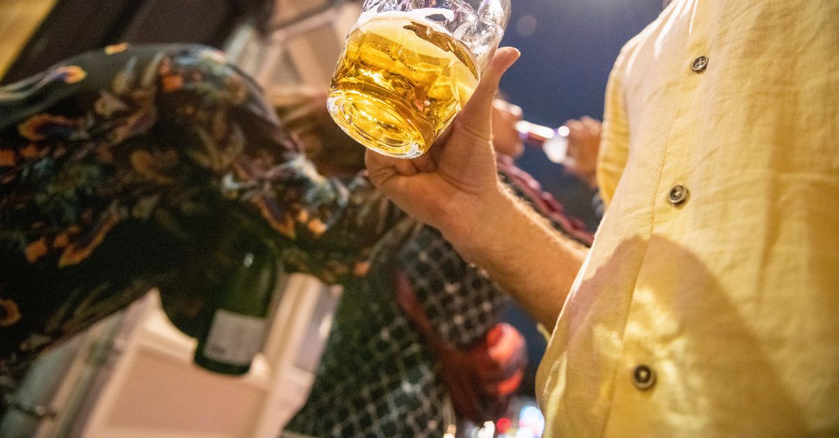 Minderjarigen in Twente drinken jonger, vaker en meer alcohol - NRC