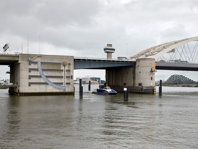 De drukste brug van Nederland slijt en scheurt. Op de A16 ‘staat straks ...