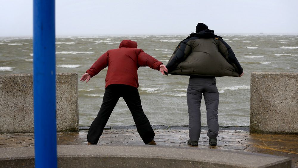 Weeralarm code rood - ANWB: vertrek pas vanavond op vakantie - NRC