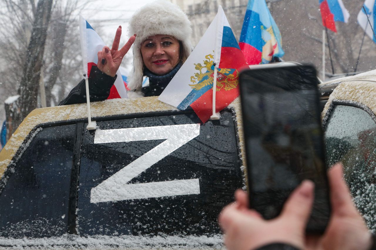 Oekraïense buitenlandminister roept landen op pro-Russische ‘Z’-symbool ...