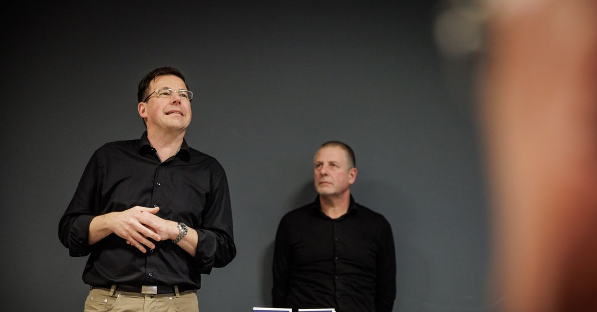 Over ‘remigratie’ spreekt de AfD openlijk op radicaal-rechtse boekenbeurs - NRC