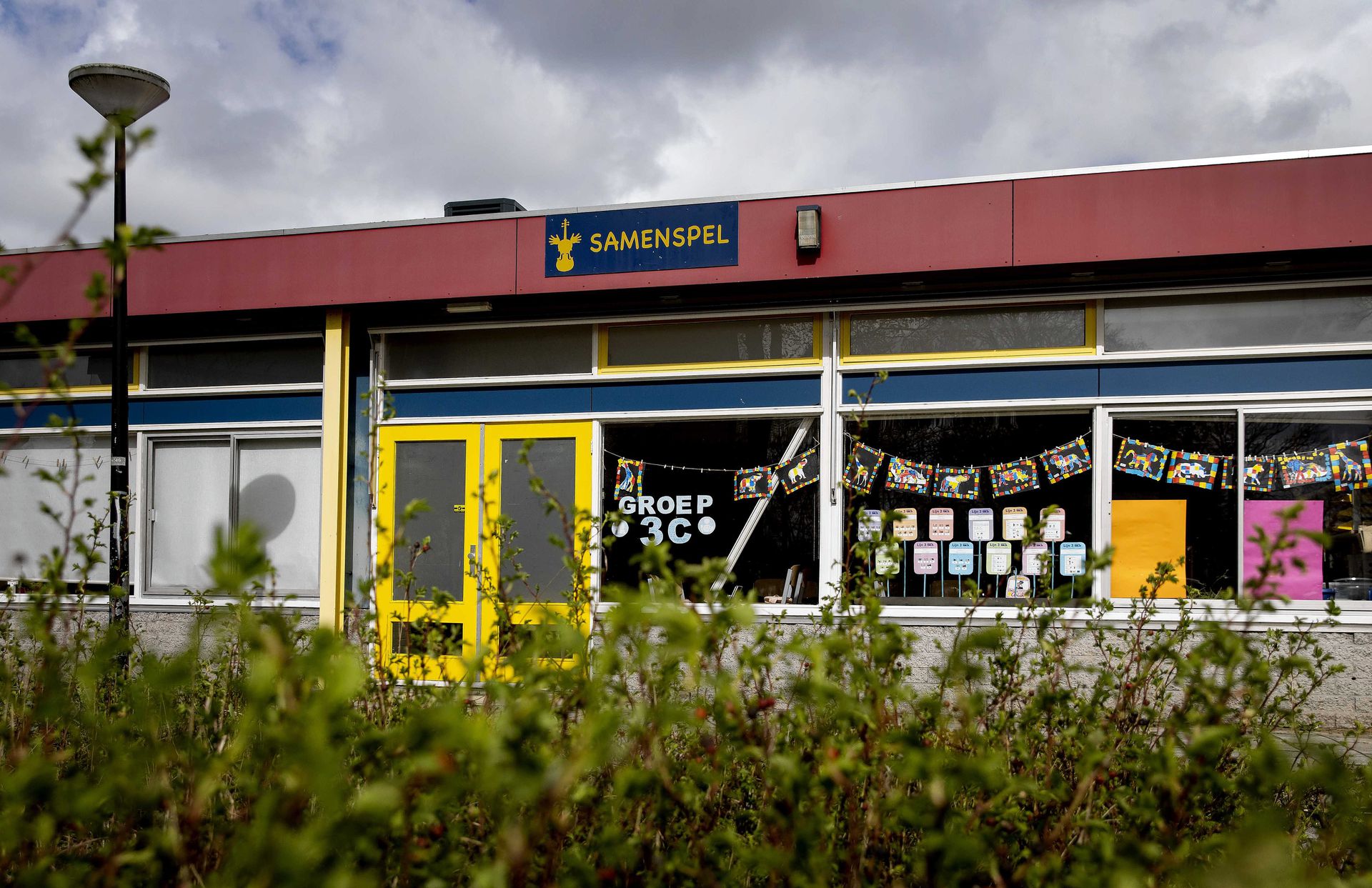 Amsterdamse basisschool sluit deuren vanwege TikTok-bedreiging: ‘Better safe than sorry’ - NRC