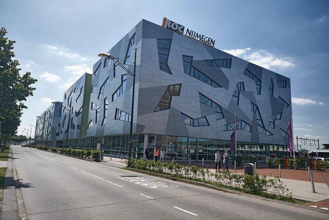 ROC Nijmegen mag docent ontslaan na schrijven van een kritisch boek - NRC