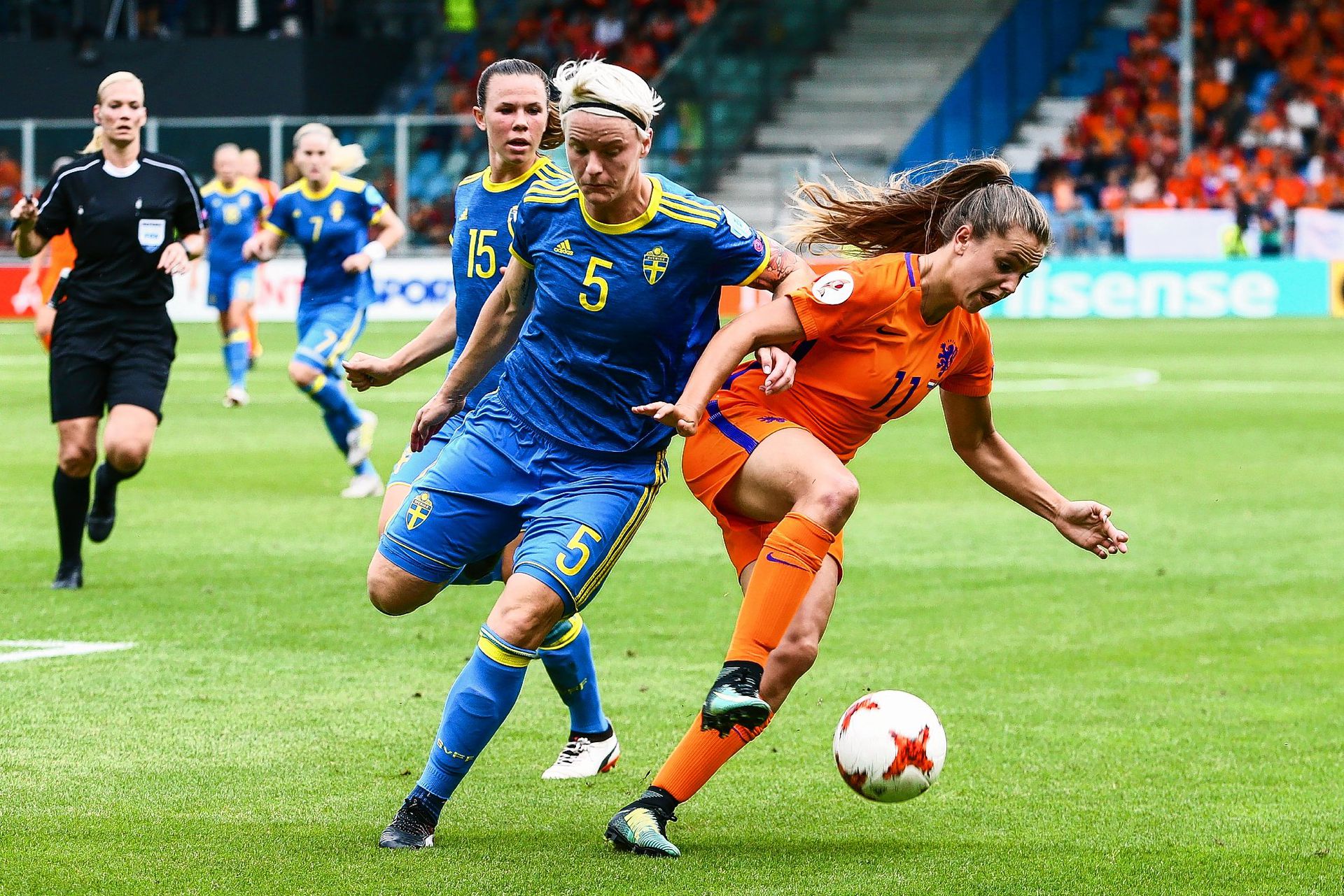 Lieke Martens, het ideale rolmodel van Oranje - NRC