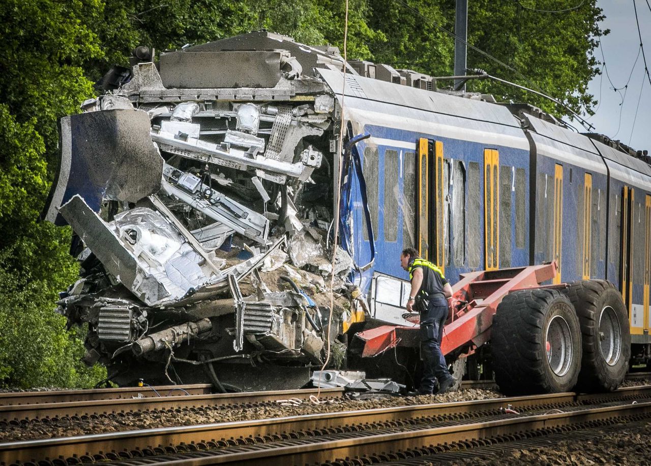 Machinist omgekomen bij botsing trein en tractor Drenthe - NRC
