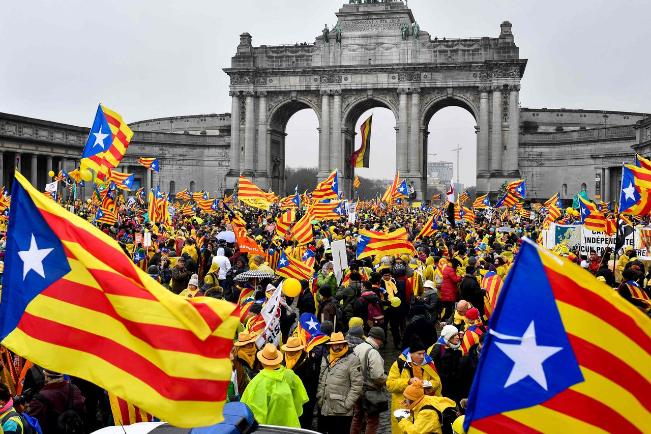 Catalanen schreeuwen om aandacht en steun van Europa - NRC