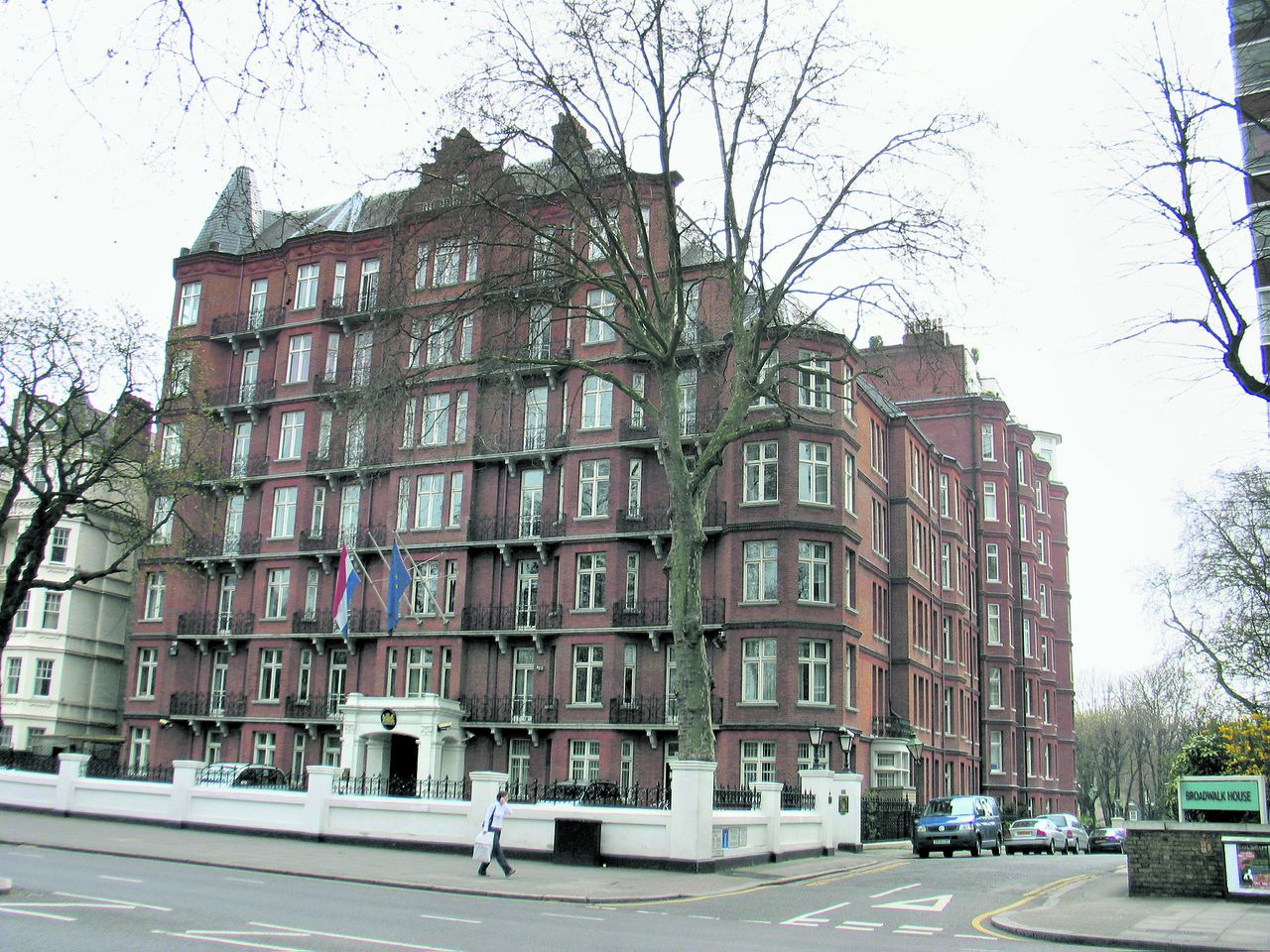 Ambassadegebouw Londen in verkoop - NRC