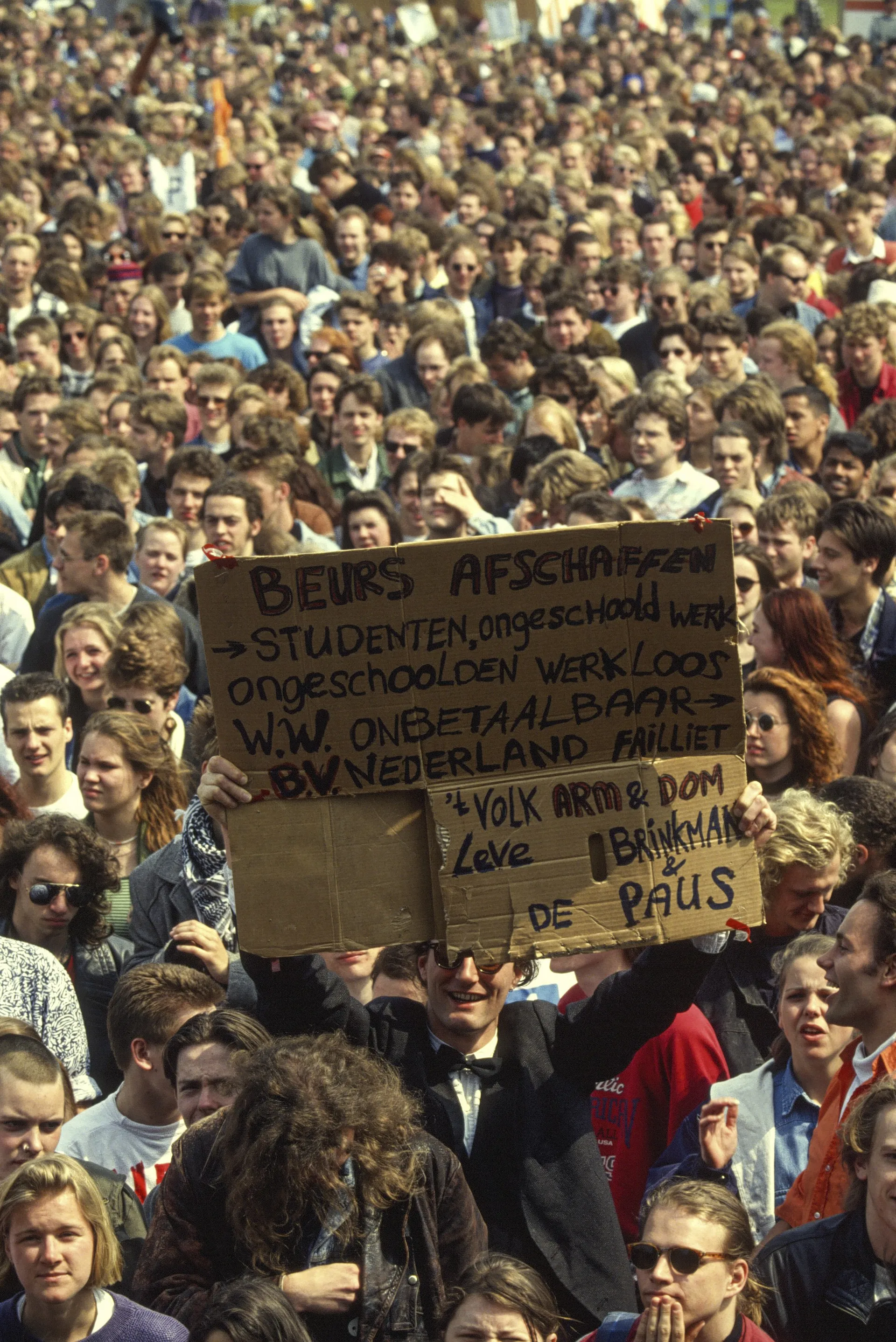 Bombardement van een prof en de bezetting van een kernreactor ...