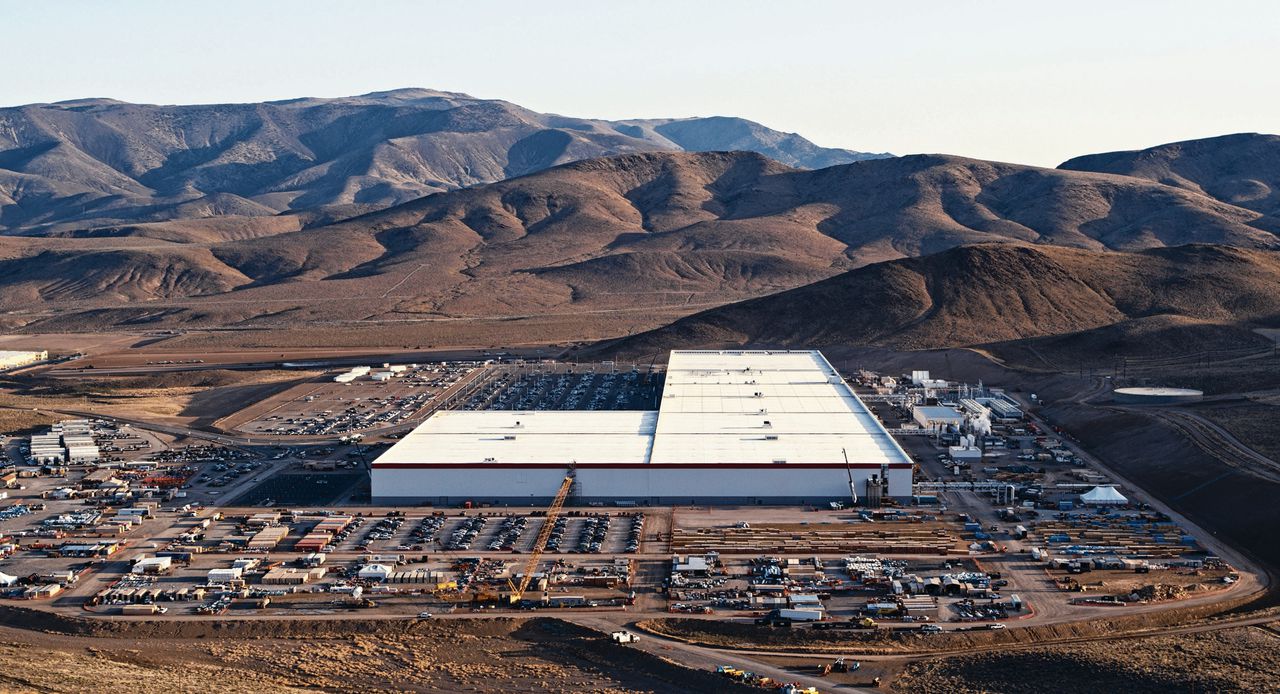 Binnen in de Gigafactory: de motor van Tesla - NRC