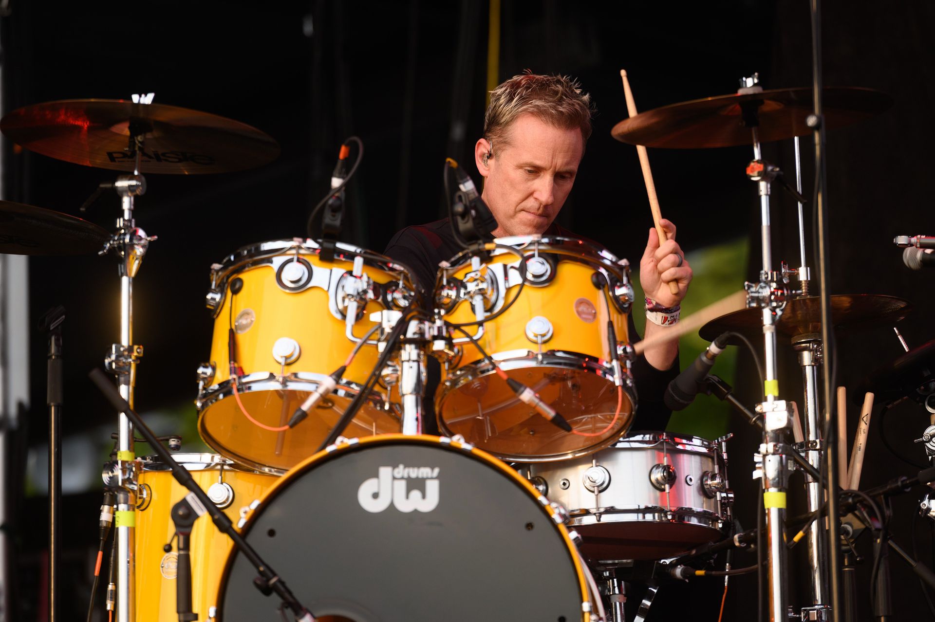 Wie is Josh Freese, de nieuwe drummer van de Foo Fighters? - NRC