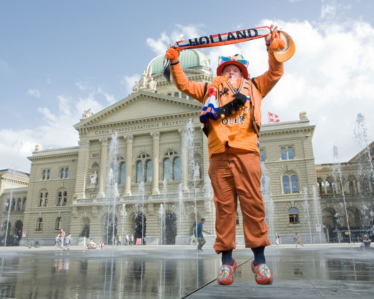 De burgemeester is een oranje koe - NRC