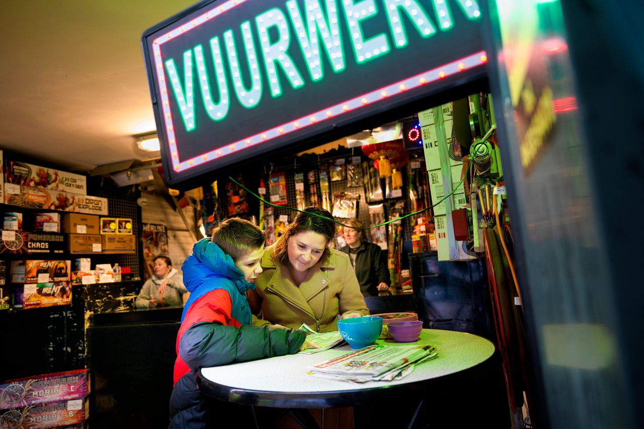 Vuurwerkverbod in Soest? ‘Ze verkopen het, dus dan mag je het ook ...