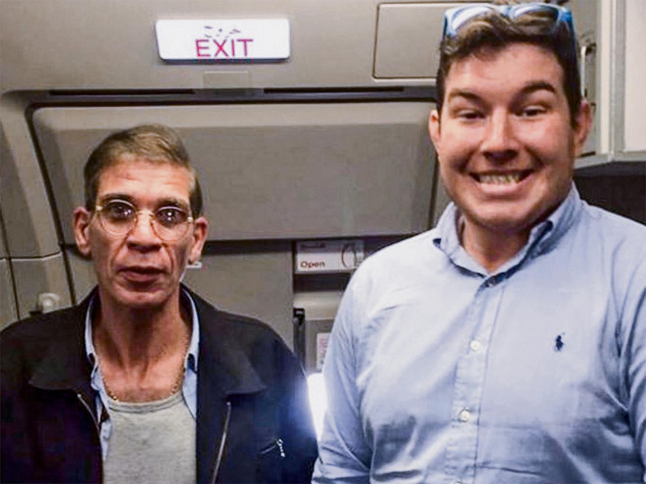 Held maakt selfie met vliegtuigkaper - NRC